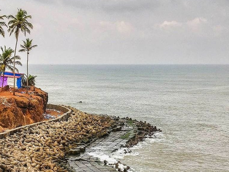 Anjuna Beach : Popular Tourist Beach in Goa