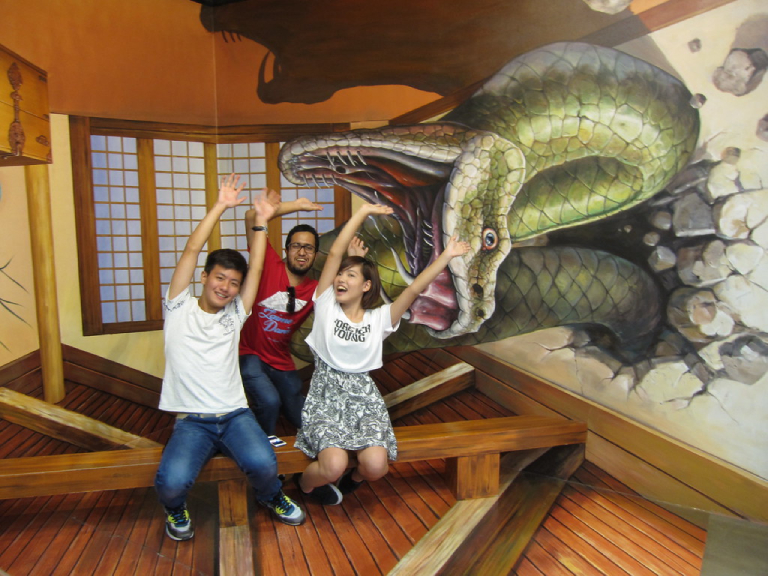 Explore Trick Eye Museum - Singapore Travel Guide | Flamingo Travels